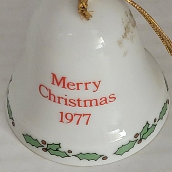 Schultz | Holiday | Vintage Schultz Peanuts 977 Merry Christmas Bell ...